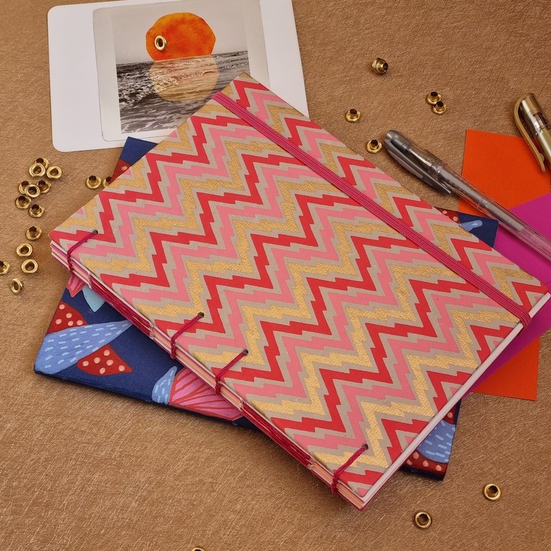 Carnet de note A5 artisanal papier recycle rose rouge couverture